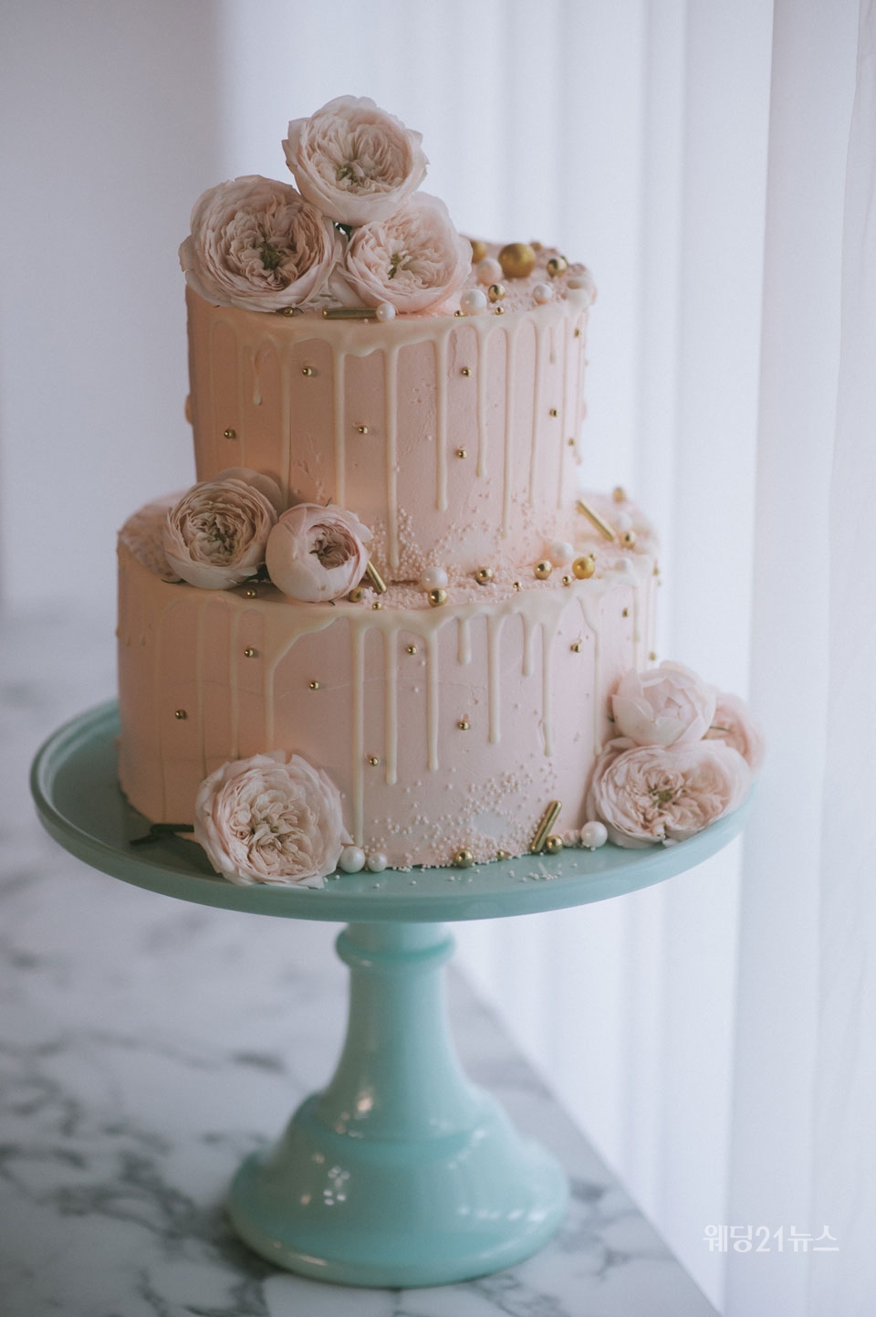 동화 속 주인공을 위한 웨딩 & 성탄 케이크 '숨 케이크'