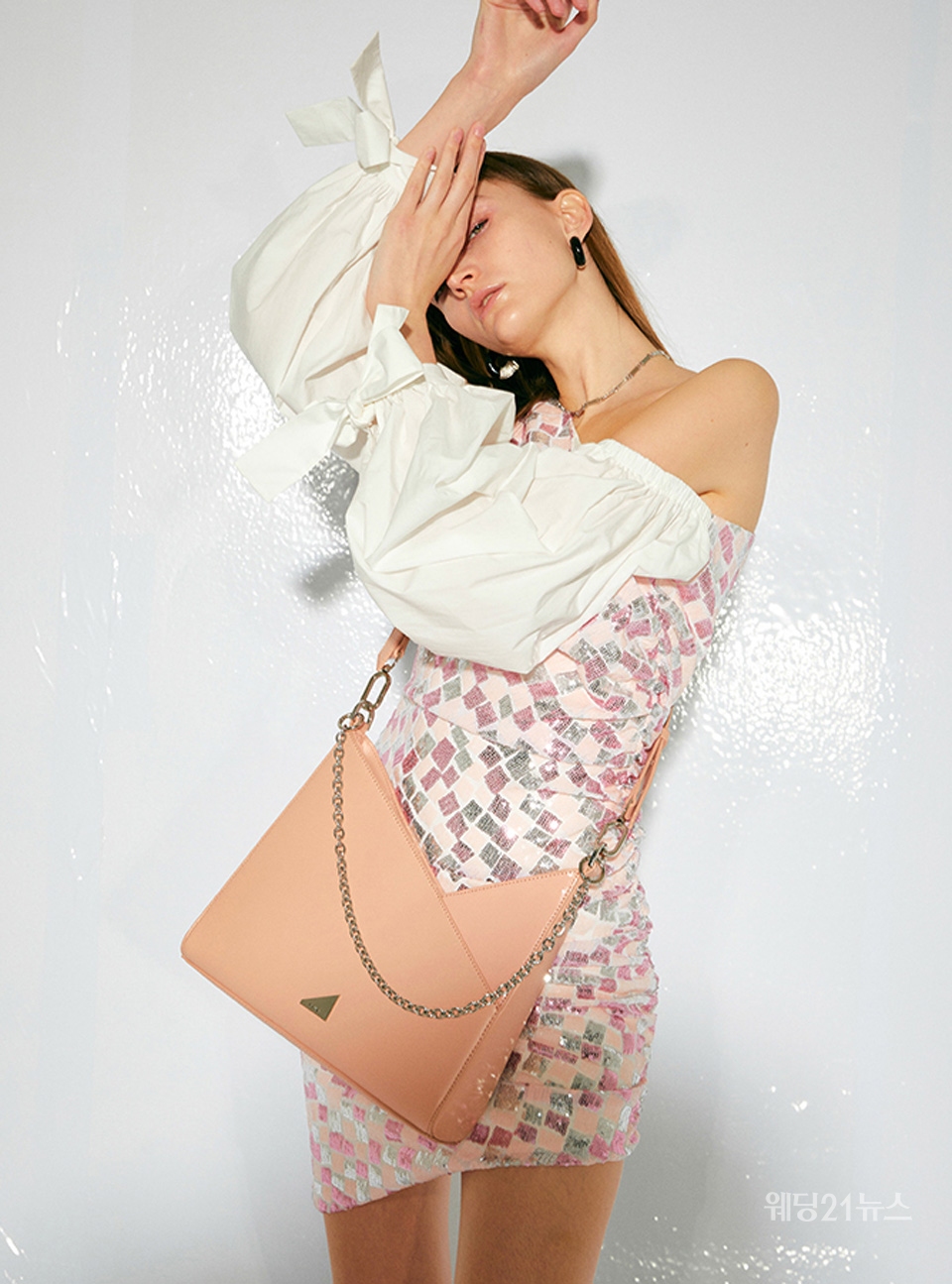 비비와이비(BBYB) 22SS 컬렉션 '스포트라이트' 화보 공개