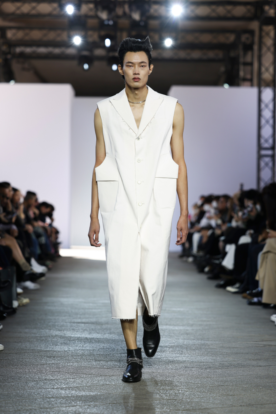 2023 S/S 서울패션위크, 이륙(IRYUK) - 임우준(Lim Wujun)