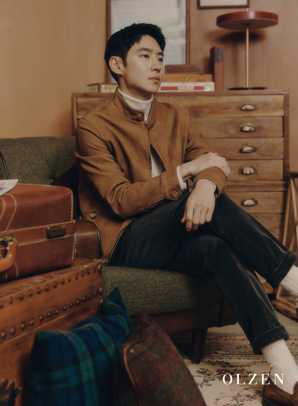 이제훈, ‘깊어지는 계절의 순간을 담다’ 뉴클래식 감성의 겨울 화보