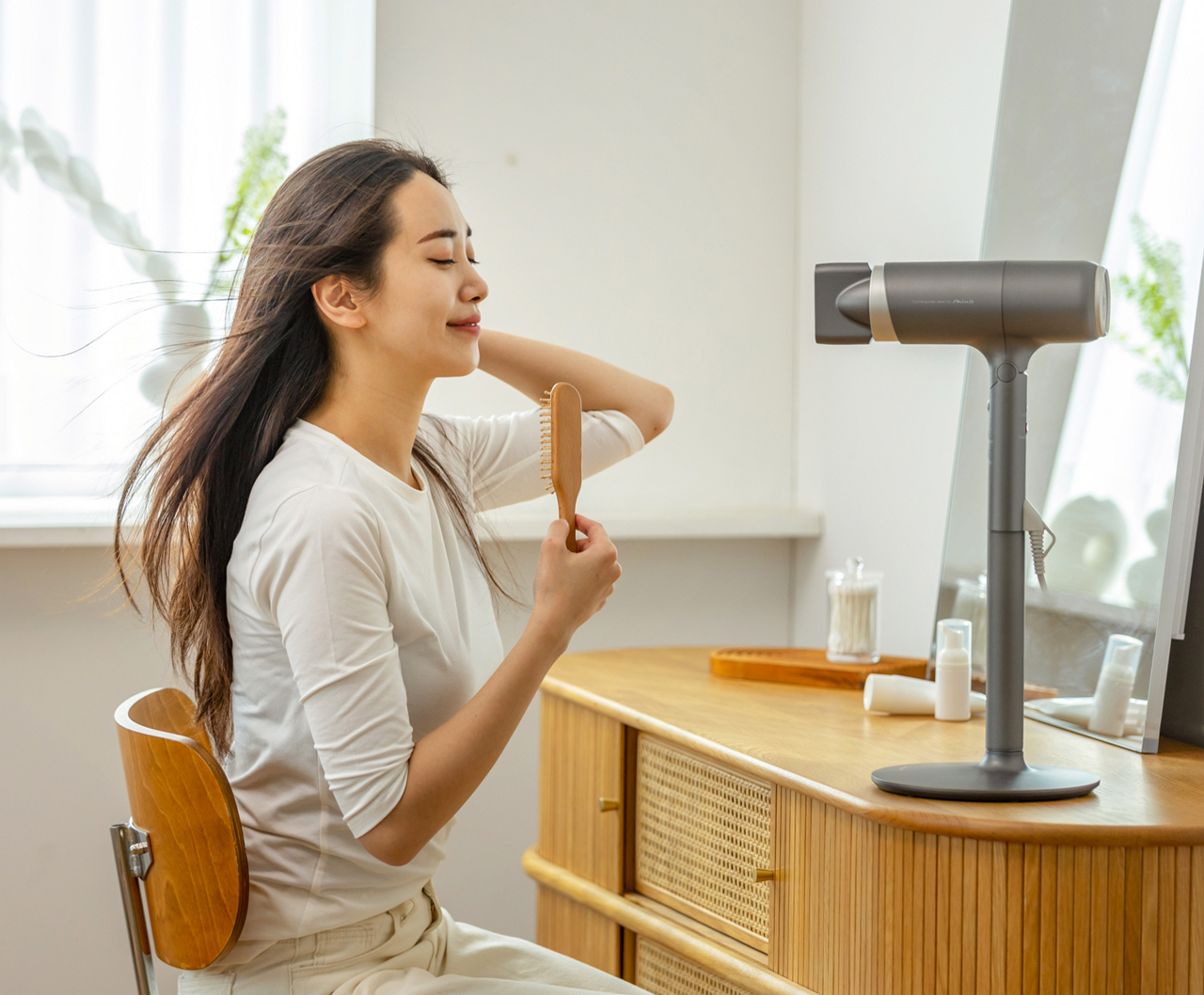 신일, 두 손이 자유로운 ‘하이브리드 스탠딩 드라이어’ 출시