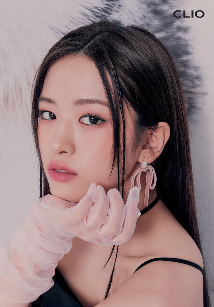 클리오, ‘23SS 코숏에디션’ 고양이로 변신한 안유진 화보 전격 공개