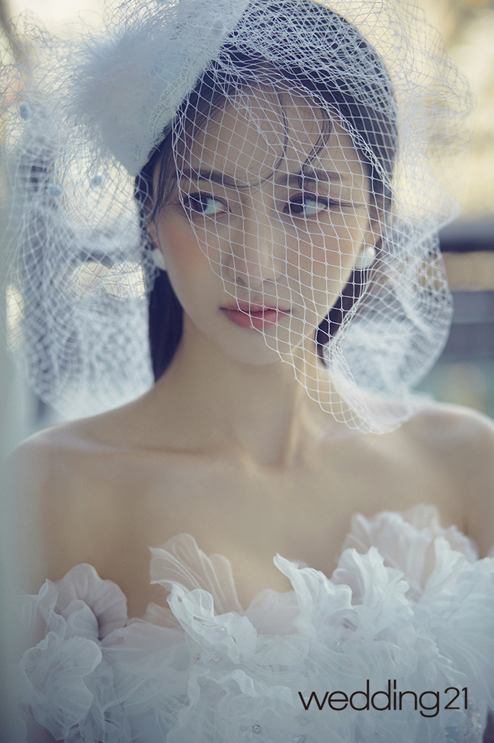 배우 최연청 다양한 모습이 담긴 웨딩드레스 화보 공개