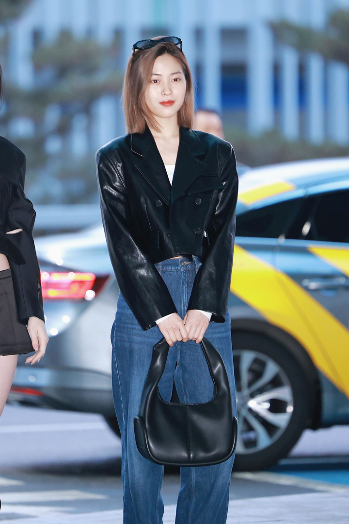 글로벌 브랜드 앰버서더 ITZY, 찰스앤키스와 함께한 세련된 공항패션