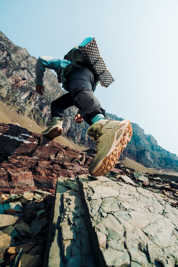 호카, 트레일부터 하이킹까지 모든 지형을 지배하는 ‘카하 3 GTX’ 출시